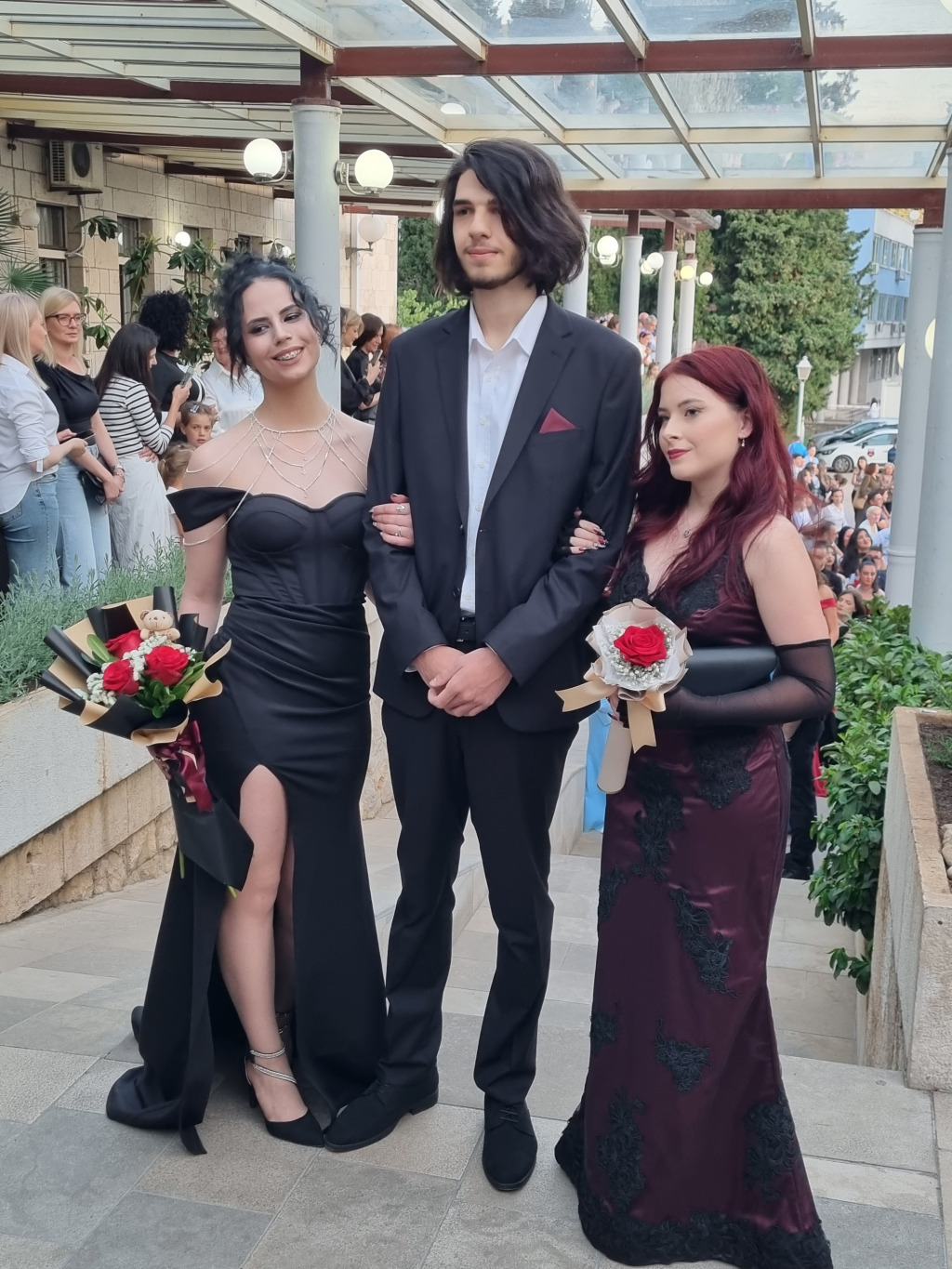 Gimnazijalci u defileu mladosti i ljepote (Foto) | Trebinje Live